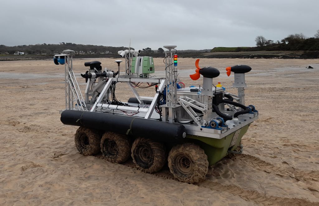 Amphibious vehicle auto-pilot for British Army - Dynautics