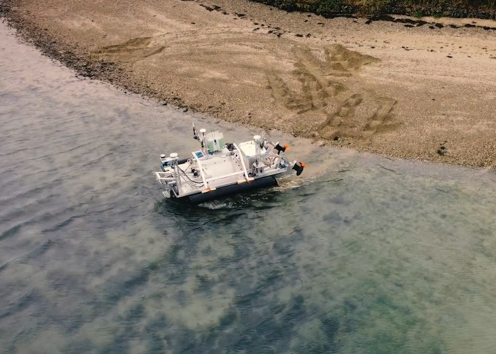 Amphibious vehicle auto-pilot for British Army - Dynautics